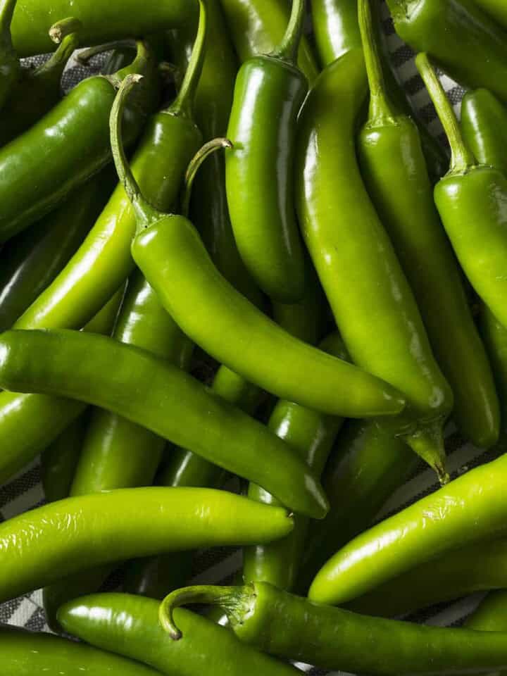 Medium-Hot Spicy Chili Peppers - list of spicy chili peppers by heat ...