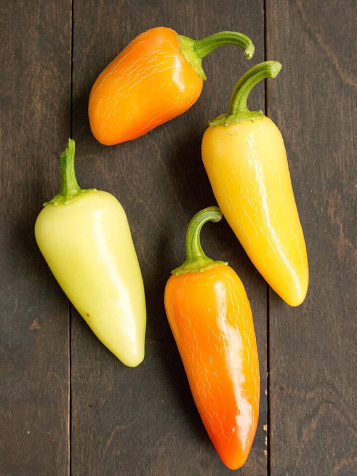 Medium Chili Peppers - list of chili peppers and their heat levels ...
