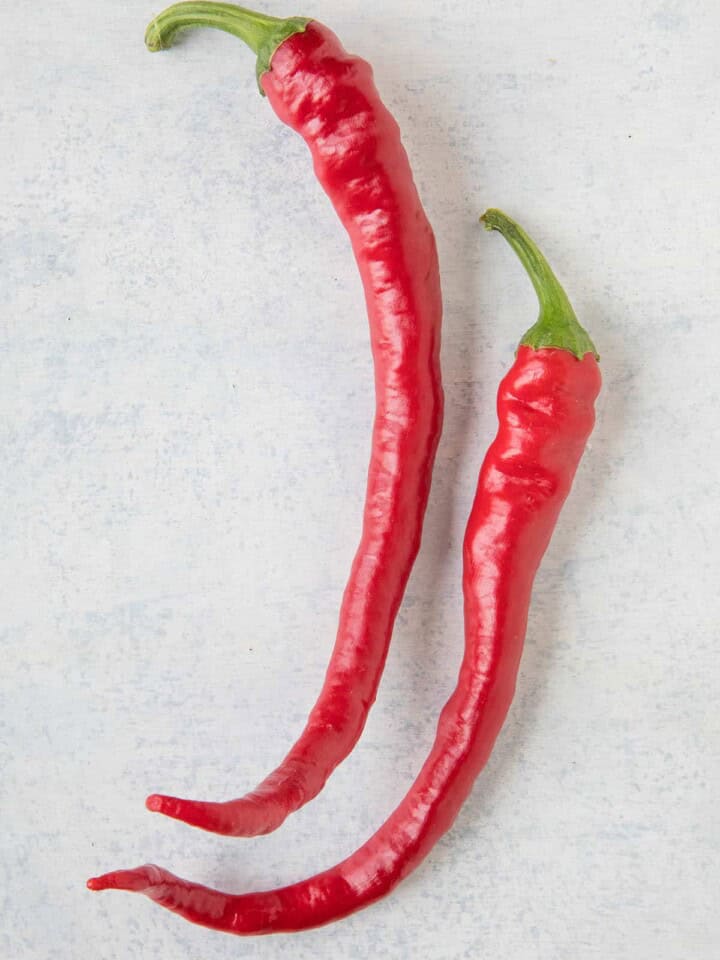 Medium Chili Peppers - list of chili peppers and their heat levels ...