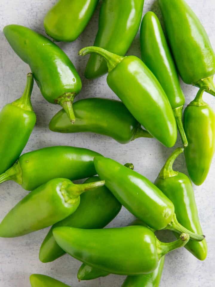 Medium Chili Peppers - list of chili peppers and their heat levels ...