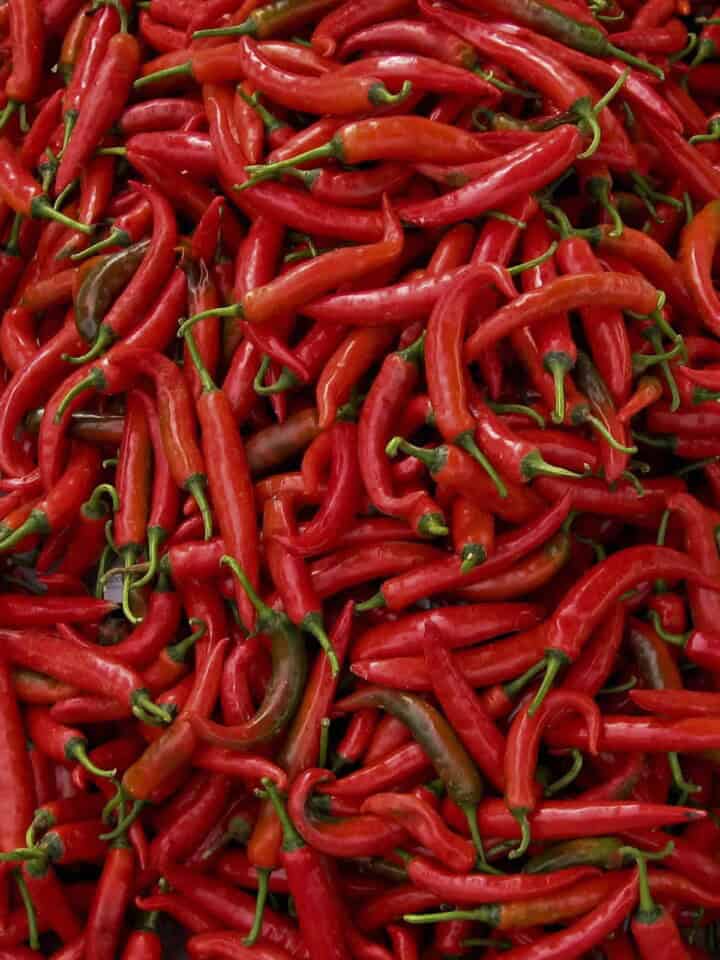 Medium-Hot Spicy Chili Peppers - list of spicy chili peppers by heat ...