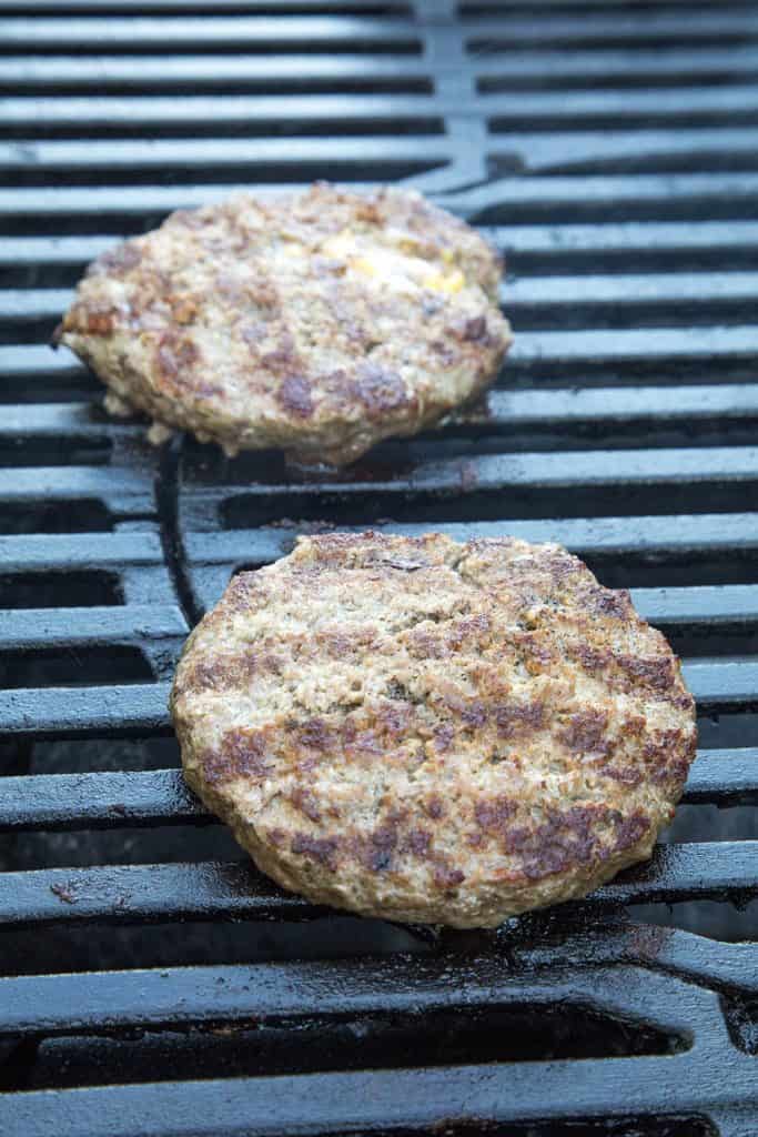 Juicy Lucy Recipe (Gooey Cheese Stuffed Burgers) - Chili Pepper Madness
