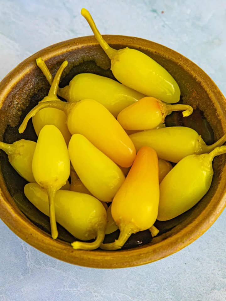 Medium Chili Peppers - list of chili peppers and their heat levels ...