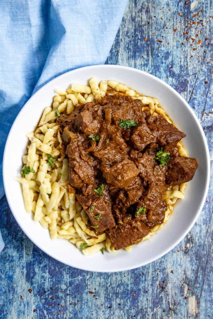 Pörkölt Recipe (Hungarian Beef Stew) - Chili Pepper Madness