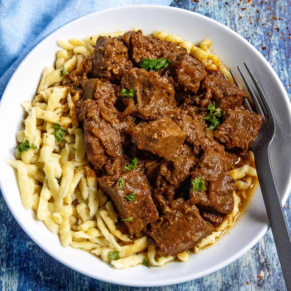 Pörkölt Recipe (Hungarian Beef Stew) - Chili Pepper Madness
