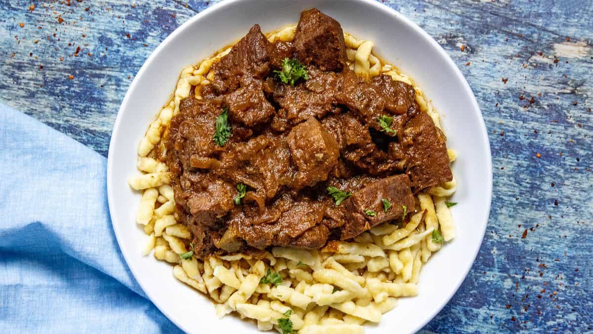 Pörkölt Recipe (Hungarian Beef Stew) - Chili Pepper Madness