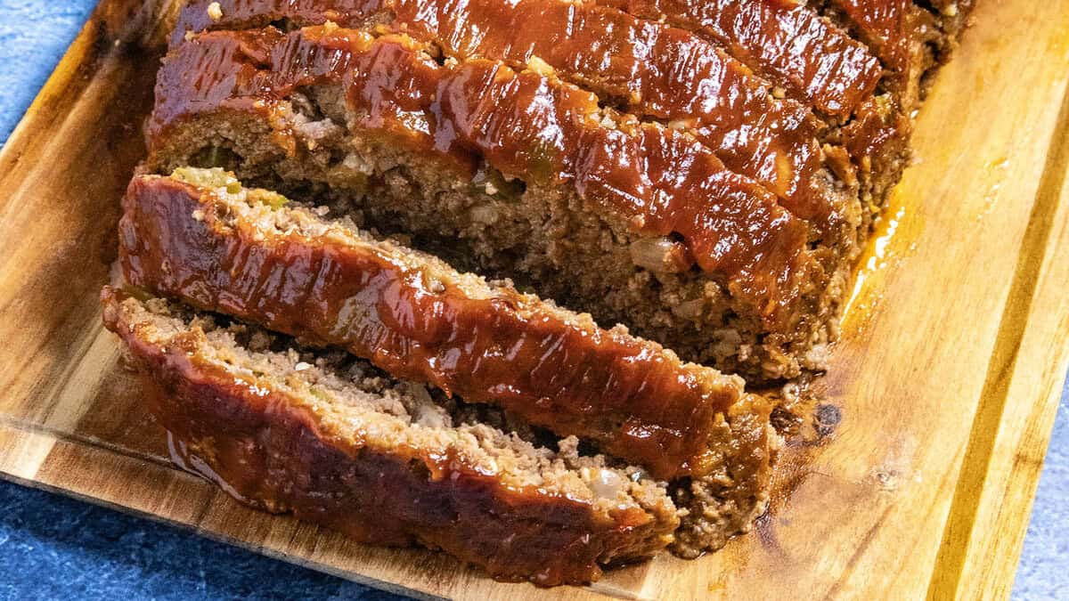Southern Meatloaf Recipe (Classic, Tender & Flavorful) - Chili Pepper ...